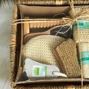Essential Design | Bath | Nwt Foot Body Gift Set | Poshmark